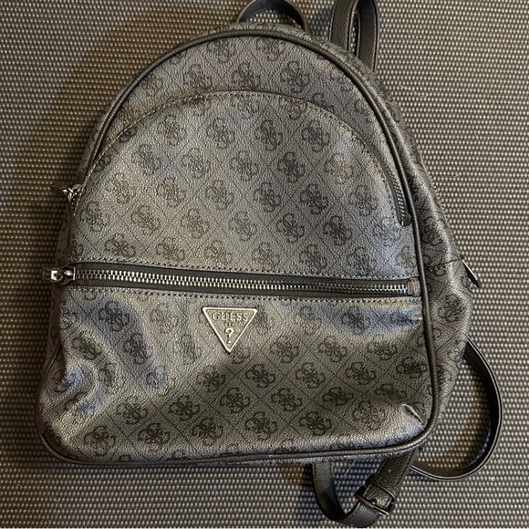 Guess | Bags | Used Only A Few Times But No Visible Wear | Poshmark
